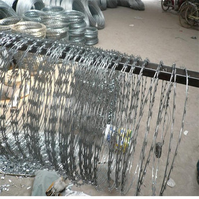 China barbed wire wire fencing/razor blade wire fence price/how to climb a razor wire fence/razor wire fence brackets supplier