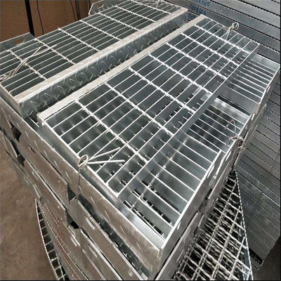 China Galvanized Walkway Floor Steel Gratings Platform With Kickplates/Building Material Cheap Steel Grating Walkway Platform supplier